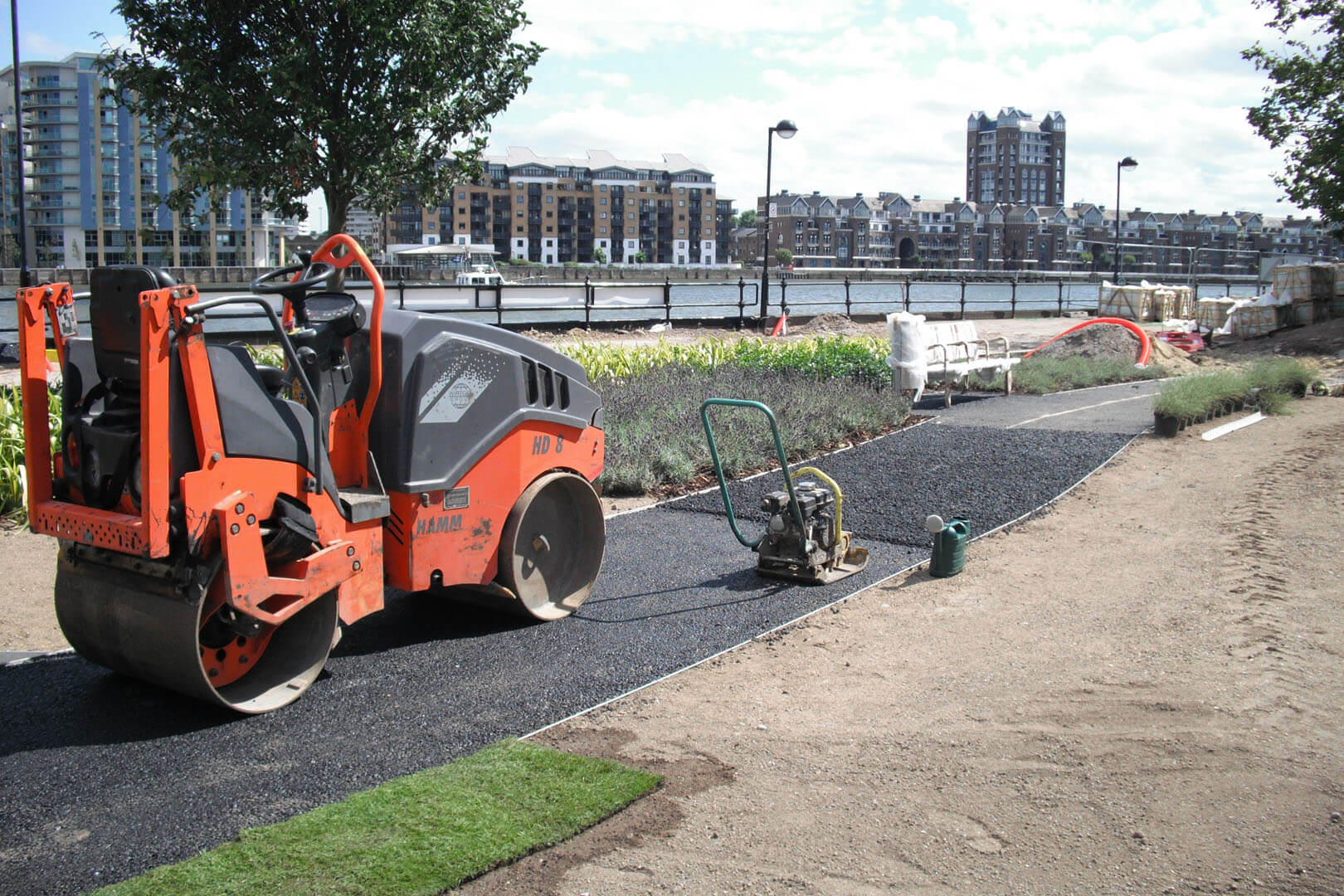 Tarmac Driveways | Leeds & Yorkshire | Build a Drive